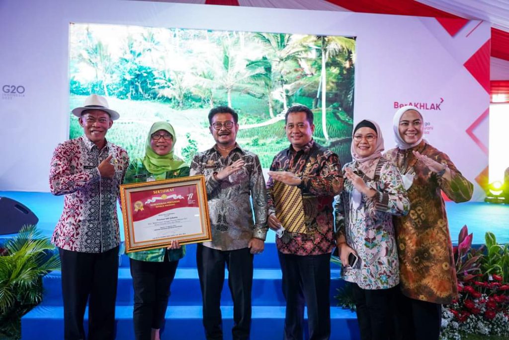 Bupati H Askolani Raih Dua Penghargaan Nasional Bidang Pertanian ...